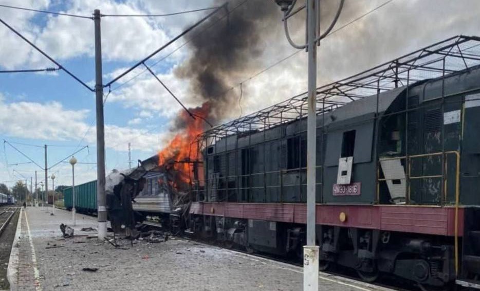 Russian double-tap drone strike on Ukraine railway station in Shostka ...